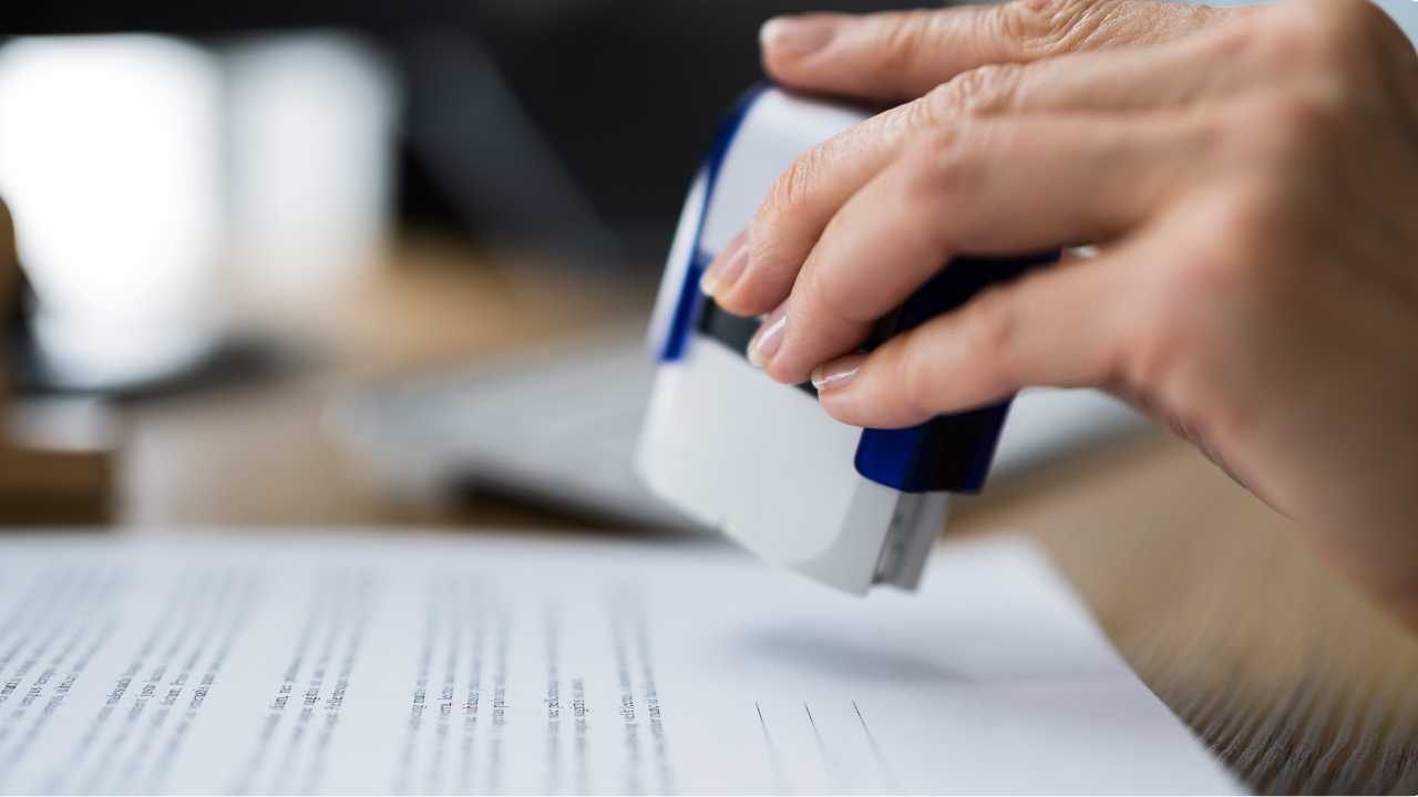 Cómo saber cuando me llega mi permiso de trabajo en 2025